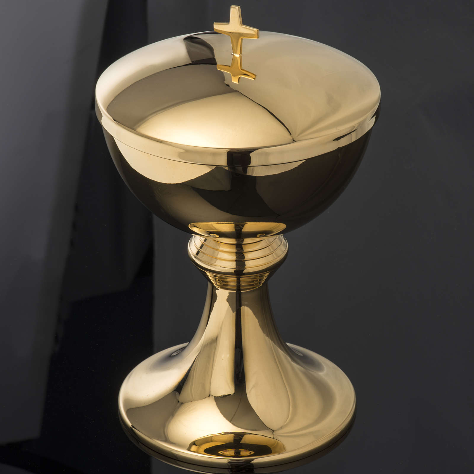 Ciborium Molina in smooth golden brass | online sales on HOLYART.com