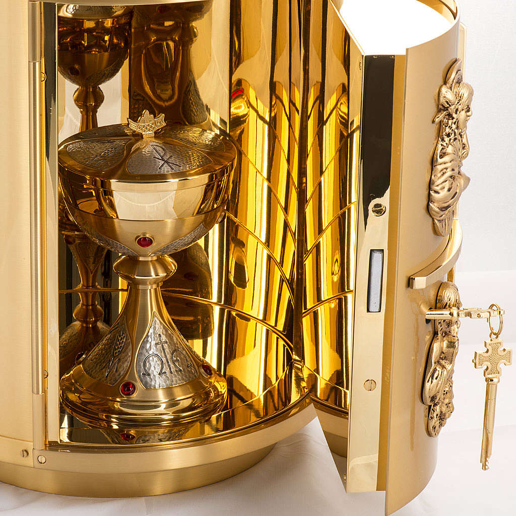 Altar Tabernacle in brass with 4 Evangelists, rounded shape | online ...